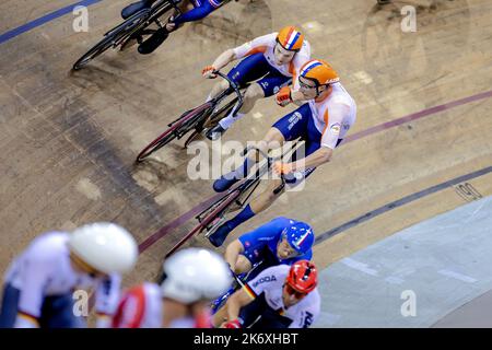 The Netherlands' Jan Willem van Schip and Yoeri Havik (centre ...