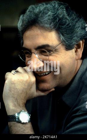 ANALYZE THIS, director Harold Ramis on set, 1999, © Warner Brothers ...
