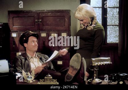 AUTO FOCUS, Greg Kinnear, Maria Bello, 2002, (c) Sony Pictures Classics ...