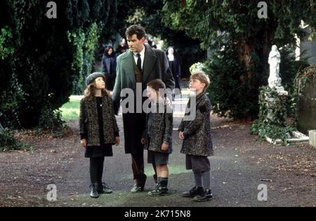 EVELYN, Niall Beagan, Sophie Vavasseur, Pierce Brosnan, Hugh MacDonagh ...