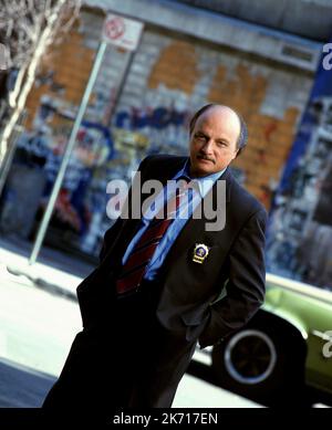 NYPD BLUE NYPD BLUE DENNIS FRANZ as Det. Andy Sipowicz Stock Photo - Alamy