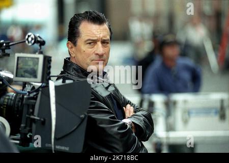 SHOWTIME, Robert De Niro, 2002 (c) Warner Brothers. Courtesy Everett ...