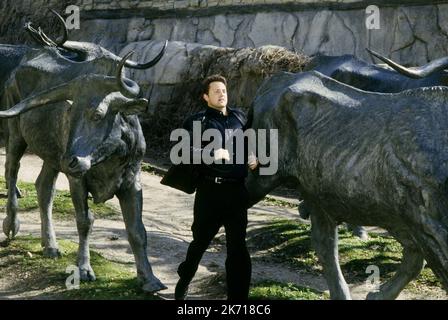 MATTHEW PERRY, SERVING SARA, 2002 Stock Photo - Alamy