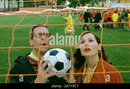 HUGH LAURIE, GEENA DAVIS, STUART LITTLE 2, 2002 Stock Photo - Alamy