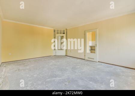 A cozy and spacious empty room in a luxury house Stock Photo - Alamy
