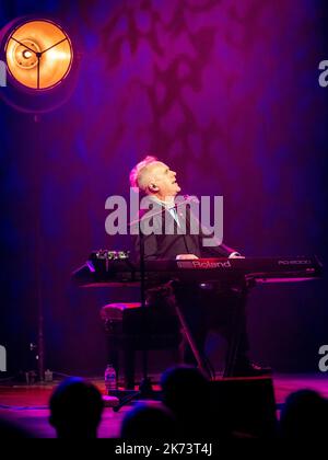 Howard Jones on vocals & keys Stock Photo - Alamy