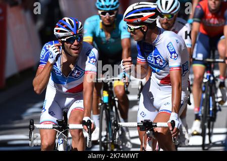 Thibaut PINOT et Arthur VICHOT. PHOTO Alexandre MARCHI. Running from ...