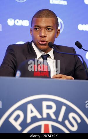 Paris Saint-Germain's new forward Kylian Mbappe together with father ...