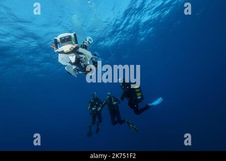 iBubble: Underwater Camera. Here, Beluga the first prototype autonomous ...
