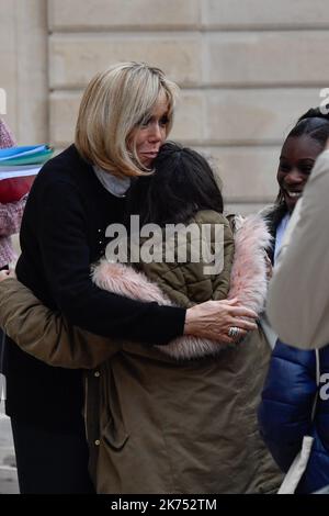 Brigitte Macron welcomes children from UNICEF Stock Photo - Alamy