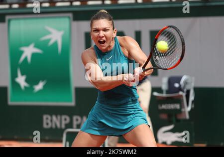 Simona HALEP (ROU) vs Elise MERTENS (BEL Stock Photo - Alamy