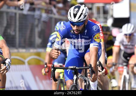 Victoire de Fernando Gaviria (Quickstep) maillot bleu Stock Photo - Alamy