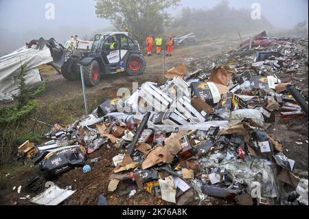 A lorry transport transporting whisky bottles had an accident on A75 ...
