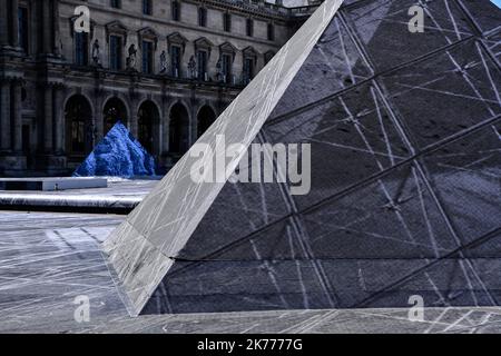 Paris / France On the occasion of the 30th anniversary of the Louvre ...