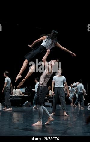 CHOREOGRAPHY Petter Jacobson Et Thomas Caley BY Merce cunningham FOUR ...