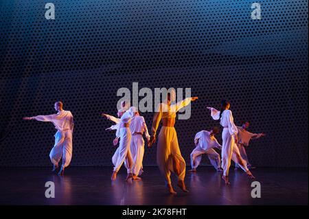 CHOREOGRAPHY Merce Cunningham COMPANY Opera Ballet Vlaanderen MUSIC ...