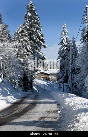 Heavy snowfalls in France Stock Photo - Alamy