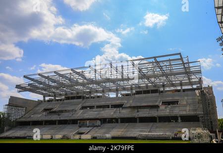 Work resumes on the site of the soccer club FC Metz stadium stands ...