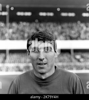 Tony Dunne, Manchester United Stock Photo - Alamy