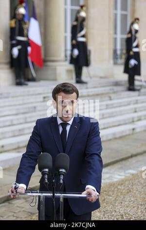 French President Emmanuel Macron (R) and his Serbian counterpart ...