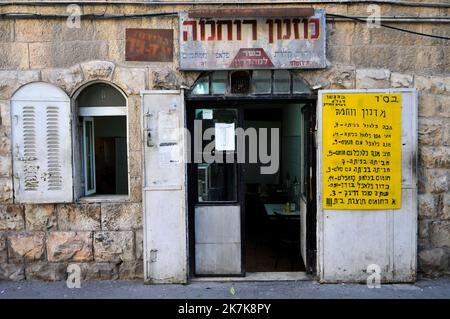 Miznon Ruhama on David Yellin street in Jerusalem Stock Photo - Alamy