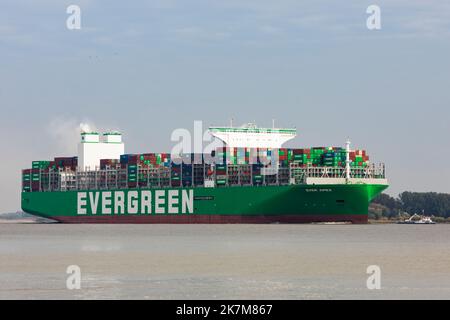 EVER APEX , one of the latest ships built for Evergreen Marine Corp on ...