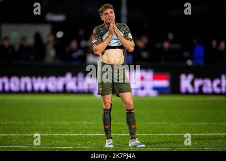 EINDHOVEN, NETHERLANDS - OCTOBER 18: Wessel Dammers of Willem II during ...