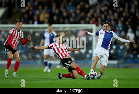 Sunderland's Corry Evans battles with Blackburn Rovers' Tyler Morton ...