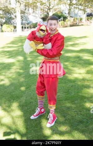Jamie Leahey and Chuck, All star cast in sumptuous costumes at the ...