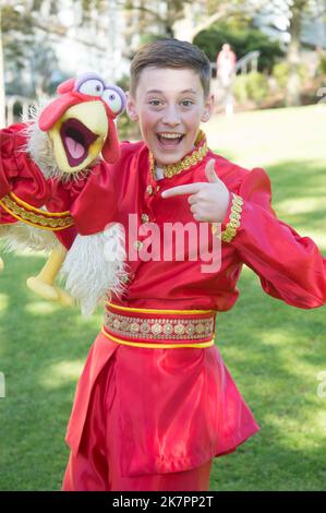 Jamie Leahey and Chuck, All star cast in sumptuous costumes at the ...
