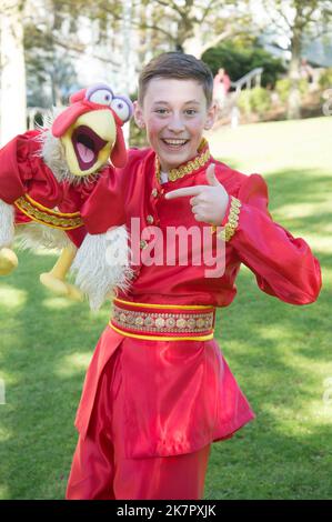 Jamie Leahey and Chuck, All star cast in sumptuous costumes at the ...