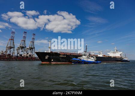 Groupe Ocean tug boats Ocean Raynald T. and Ocean Bertrand Jeansonne ...