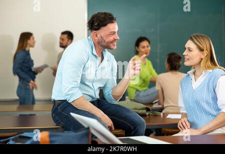 Positive students communicating during recess between lectures in ...