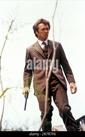 Dirty Harry (Warner Bros., 1971). Clint Eastwood Stock Photo - Alamy