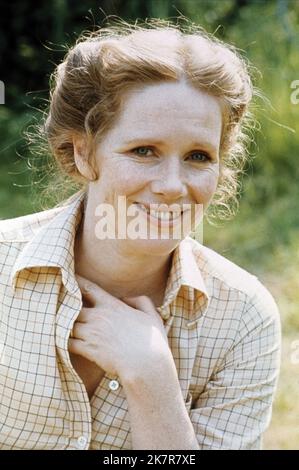 Film Still / Publicity Still from "Far From Heaven" Patricia Clarkson ...