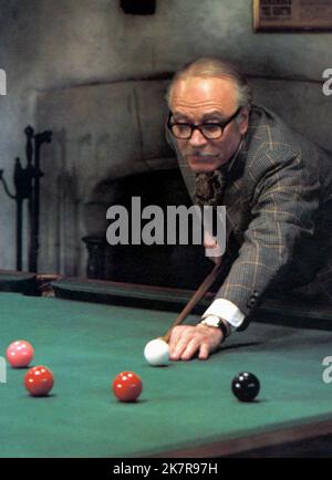 LAURENCE OLIVIER as Andrew Wyke in SLEUTH 1972 director JOSEPH L ...