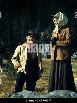 ROOSTER COGBURN, John Wayne, Katharine Hepburn, 1975 Stock Photo - Alamy