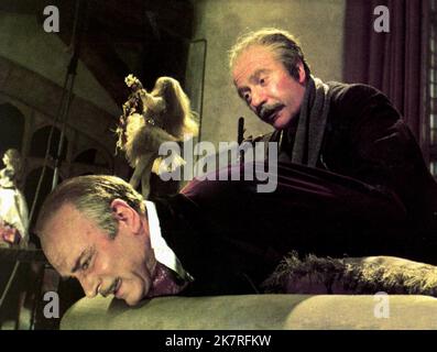 LAURENCE OLIVIER as Andrew Wyke in SLEUTH 1972 director JOSEPH L ...