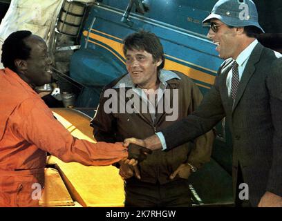 WHIFFS, Elliott Gould, 1975, ©20th Century-Fox Film Corporation, TM ...