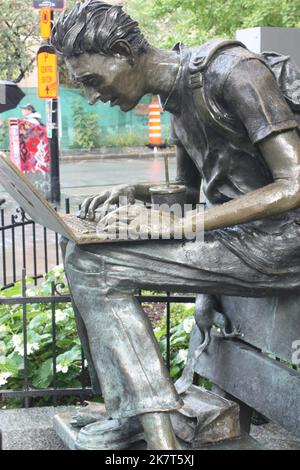 montreal mcgill student statue Stock Photo - Alamy