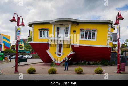 Upside down house - popular attraction in Niagara falls, Ontario ...