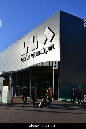 Luton Airport Terminal Stock Photo - Alamy