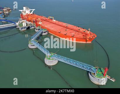 YANTAI, CHINA - OCTOBER 19, 2022 - A ship unloader offloads iron ore at ...