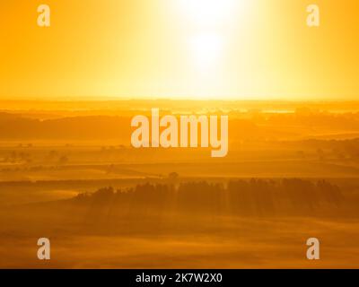 Kings Lynn, UK. 18th Oct, 2022. A misty morning over fields near Kings ...