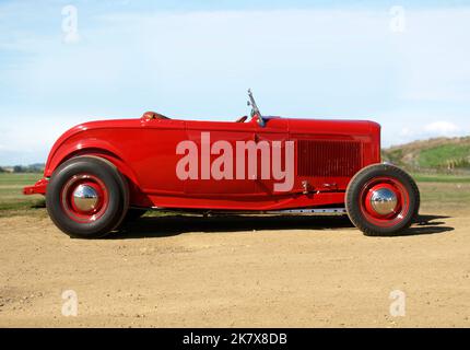 Side view of a 1932 Ford Roadster Hot Rod Stock Photo - Alamy