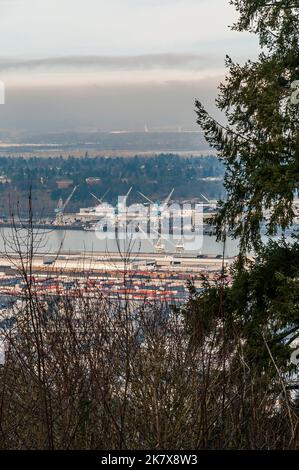 A view of the docks from the Pittock Mansion in Portland, Oregon Stock ...