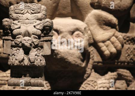 Stone carving of Coatlicue the Aztec mother goddess Stock Photo - Alamy