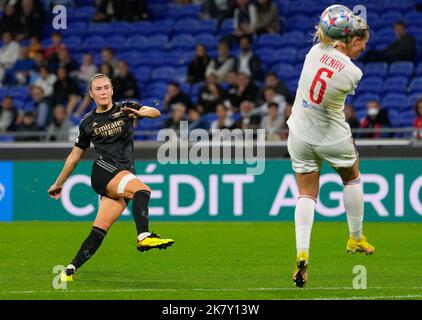 Caitlin Foord (19 Arsenal) scores to make it 2-1. Everton Women v ...