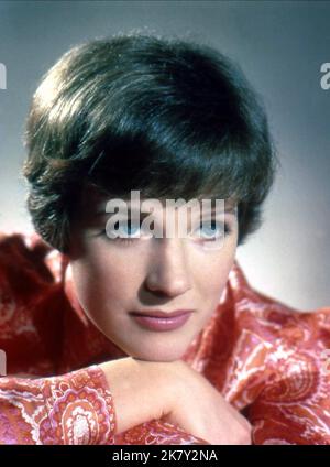 MARY POPPINS - 1964 Walt Disney film with Julie Andrews Stock Photo - Alamy