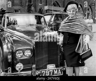 SHELLEY WINTERS in ALFIE 1966 director LEWIS GILBERT screenplay Bill ...